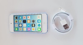 Apple iPod Touch 6th Gen - Wi-Fi, Blue, 32GB - LYGZ23359 - Swappa