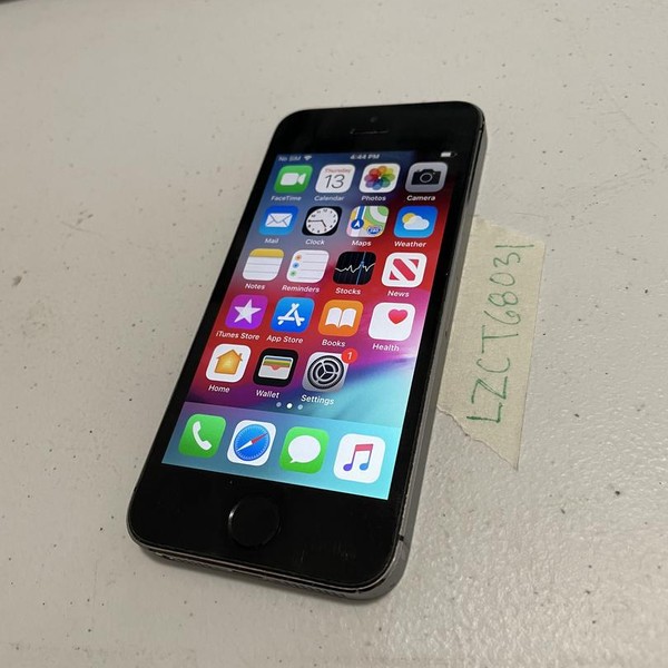 Apple iPhone 5S - Unlocked, 16GB, Gray, A1533 - LZCT68031 - Swappa
