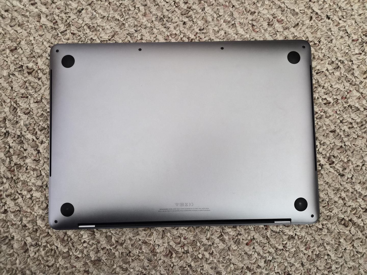 MacBook Pro 2020 - 13" - I5, Gray, 1TB, 16GB - LAAM37708 - Swappa