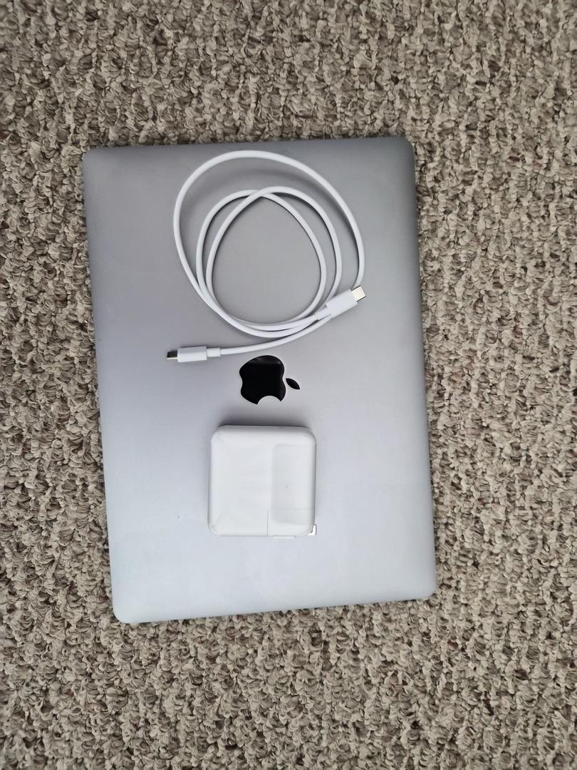 MacBook Pro 2020 - 13" - I5, Gray, 1TB, 16GB - LAAM37708 - Swappa