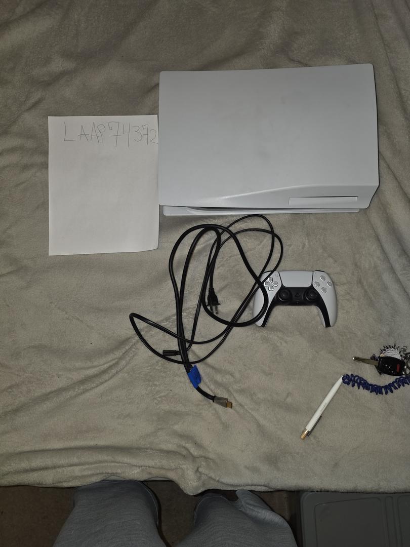 PlayStation 5 Standard Edition (2020) - White, 825GB, Standard Edition ...