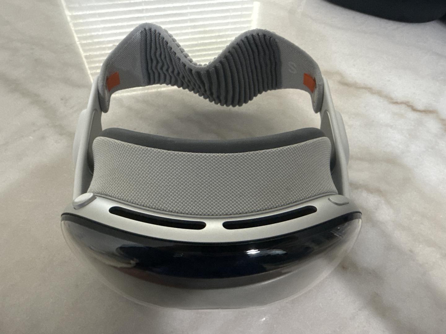 Apple Vision Pro - 256GB - LAAT97455 - Swappa