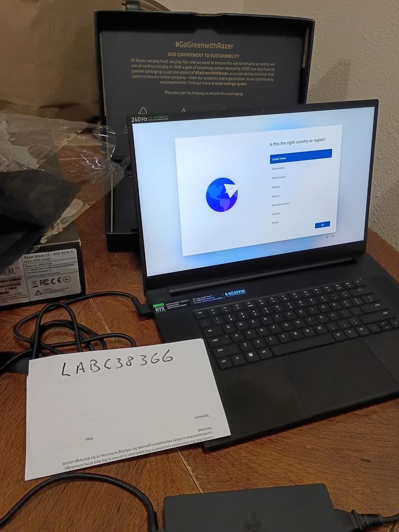 Razer Blade 17" 2022 - I7, 1TB, 16GB, QHD - LABC38366 - Swappa