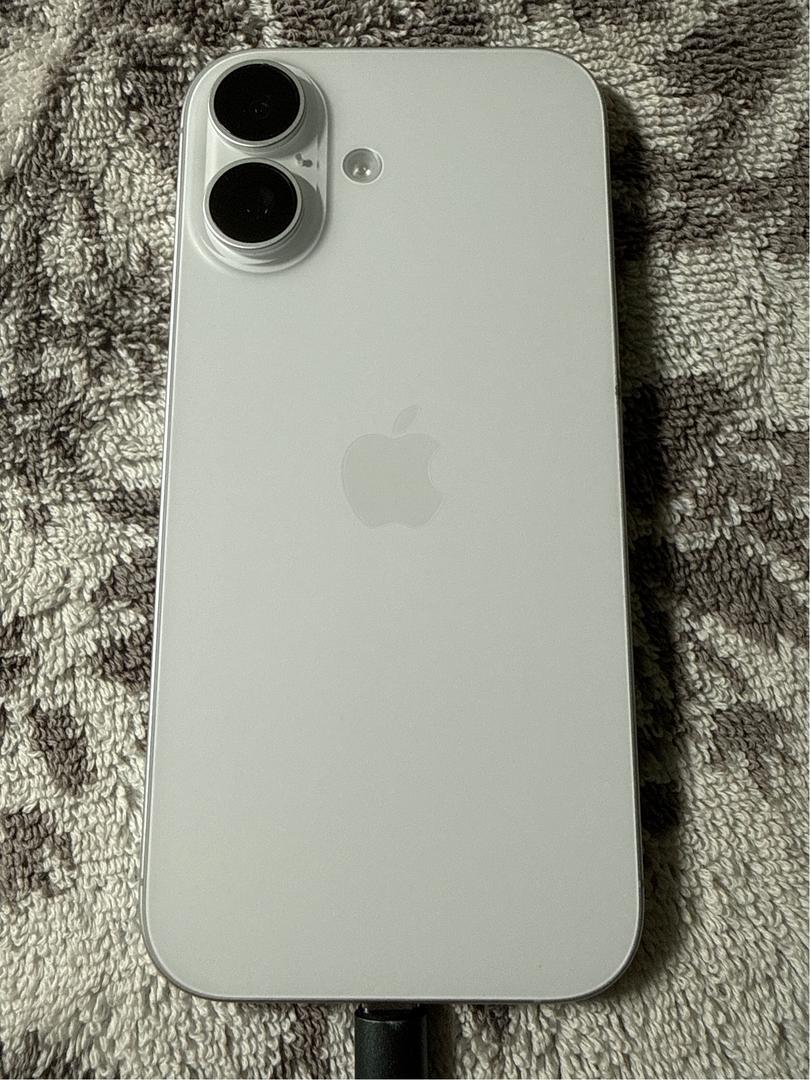 Apple iPhone 17 - Xfinity, 256GB, White, A3258 - LABX12263 - Swappa