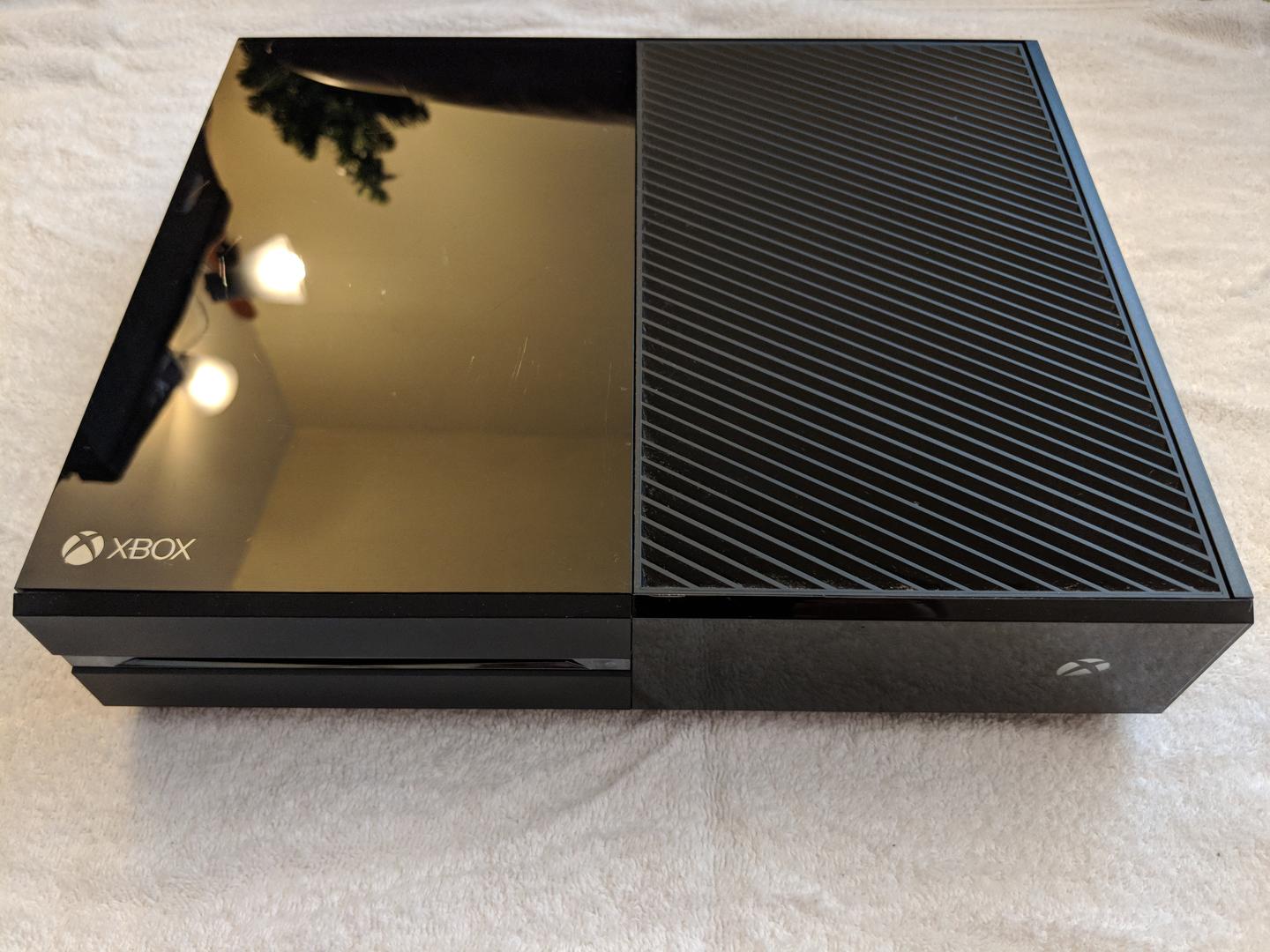 Xbox One (2013) - Black, 500GB - LRIC99053 - Swappa