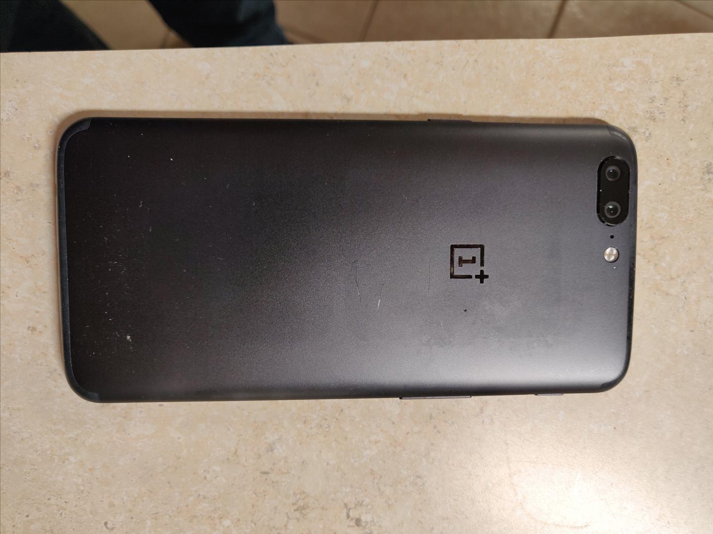 OnePlus 5 - Unlocked, Black, 64GB, 6GB, A5000 - LRME82682 - Swappa