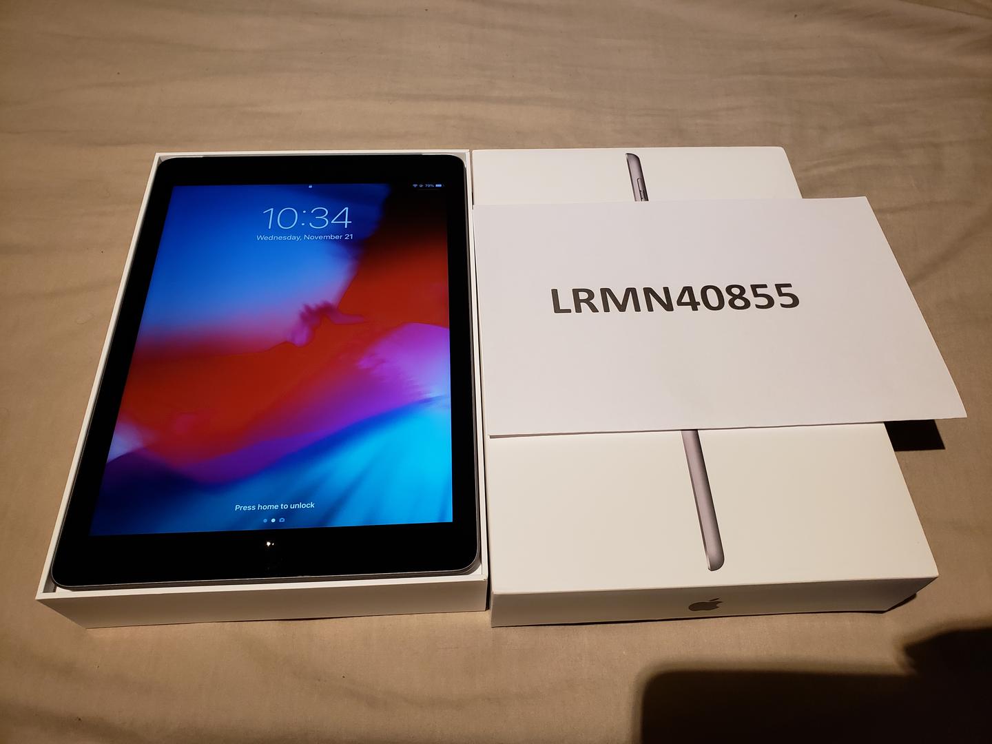 Apple iPad 6th Gen - Unlocked, Gray, 32GB, A1954 - LRMN40855 - Swappa