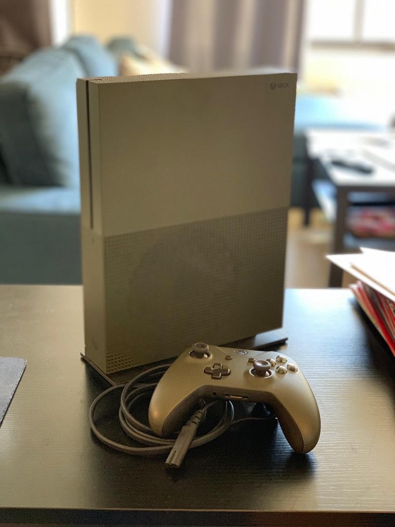 Xbox One S (2016) - Green, 1TB - LRMQ75514 - Swappa