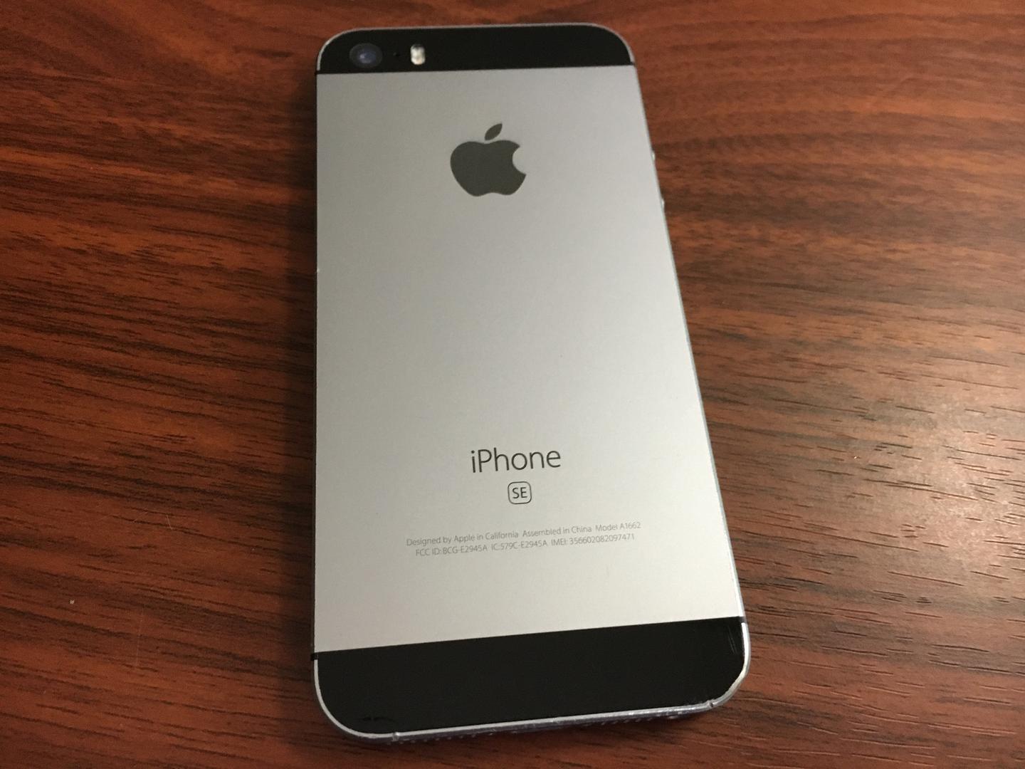 Apple iPhone SE 1st Gen 2016 - AT&T, Grey, 32GB, A1662 - LRNM49539 - Swappa