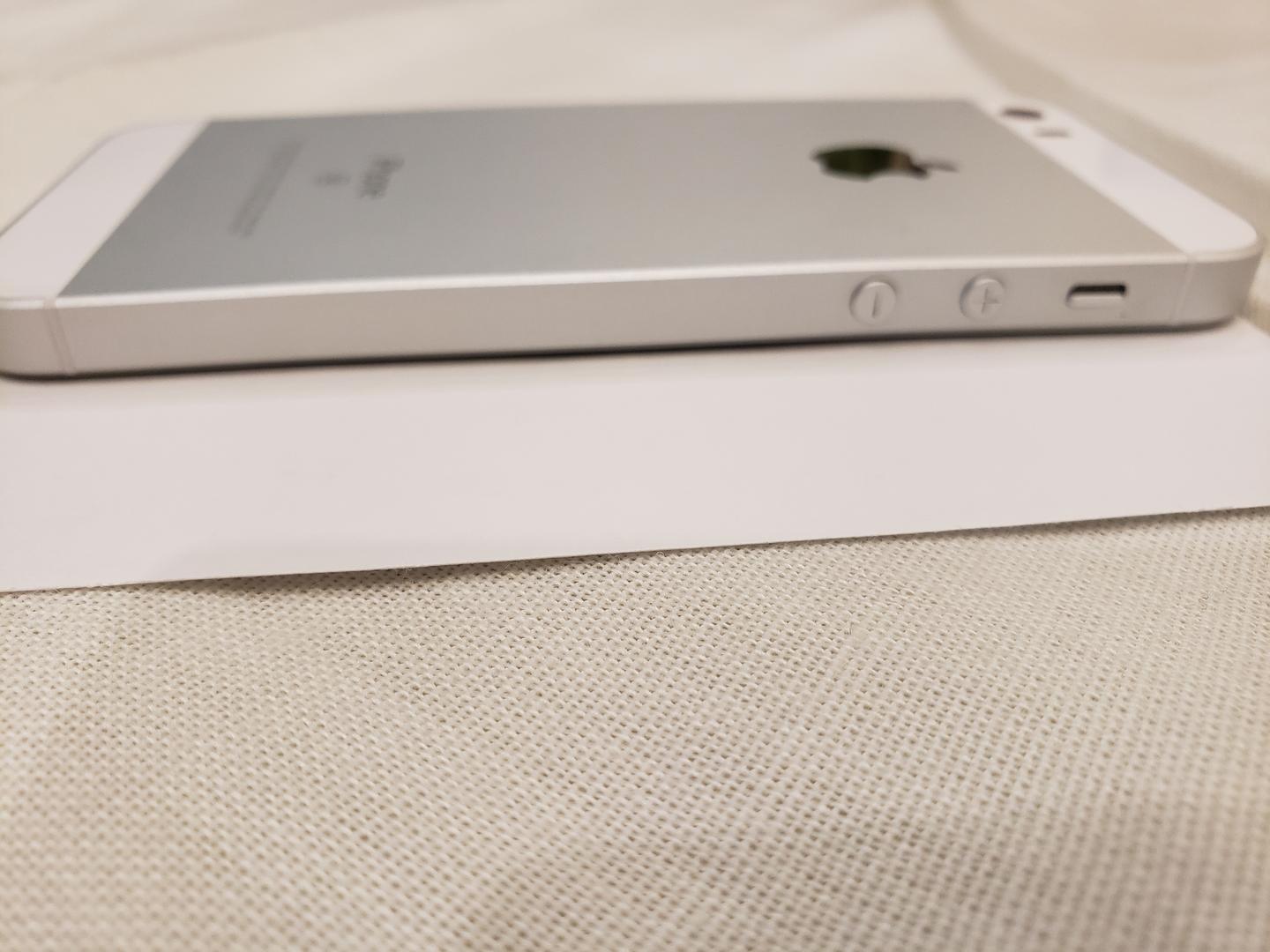 Apple iPhone SE 1st Gen 2016 - Verizon, Silver, 16GB, A1662 - LRNR53009 ...