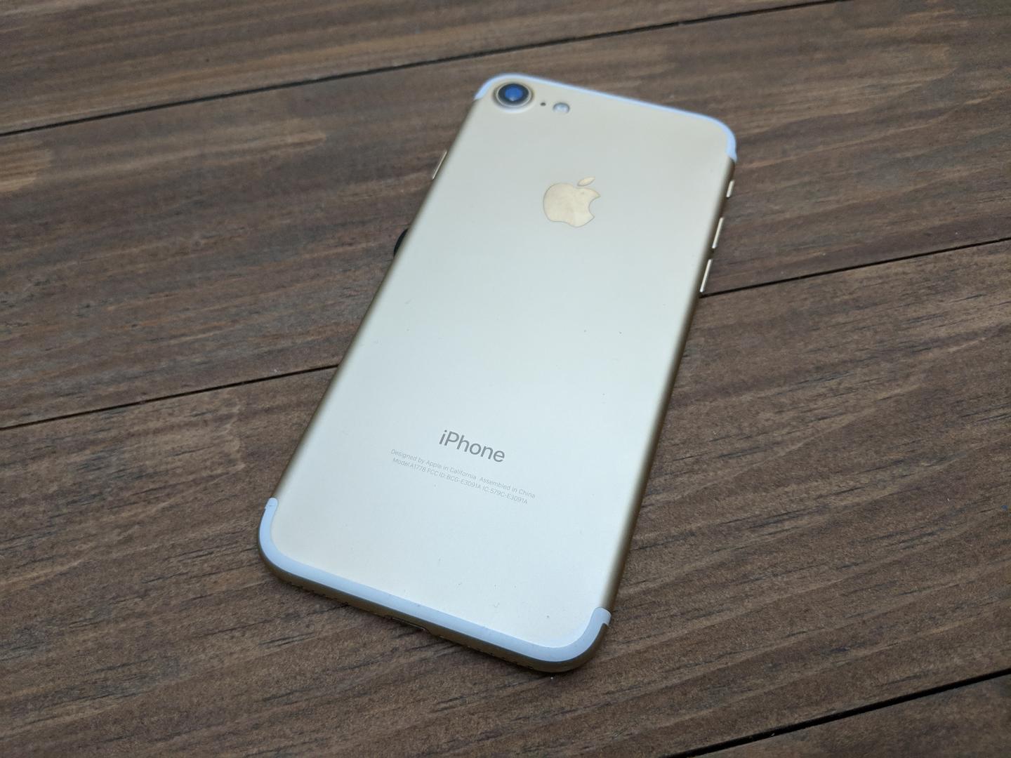 Apple iPhone 7 (Unlocked) [A1778], GSM - Gold, 32 GB - LRNT02414 - Swappa