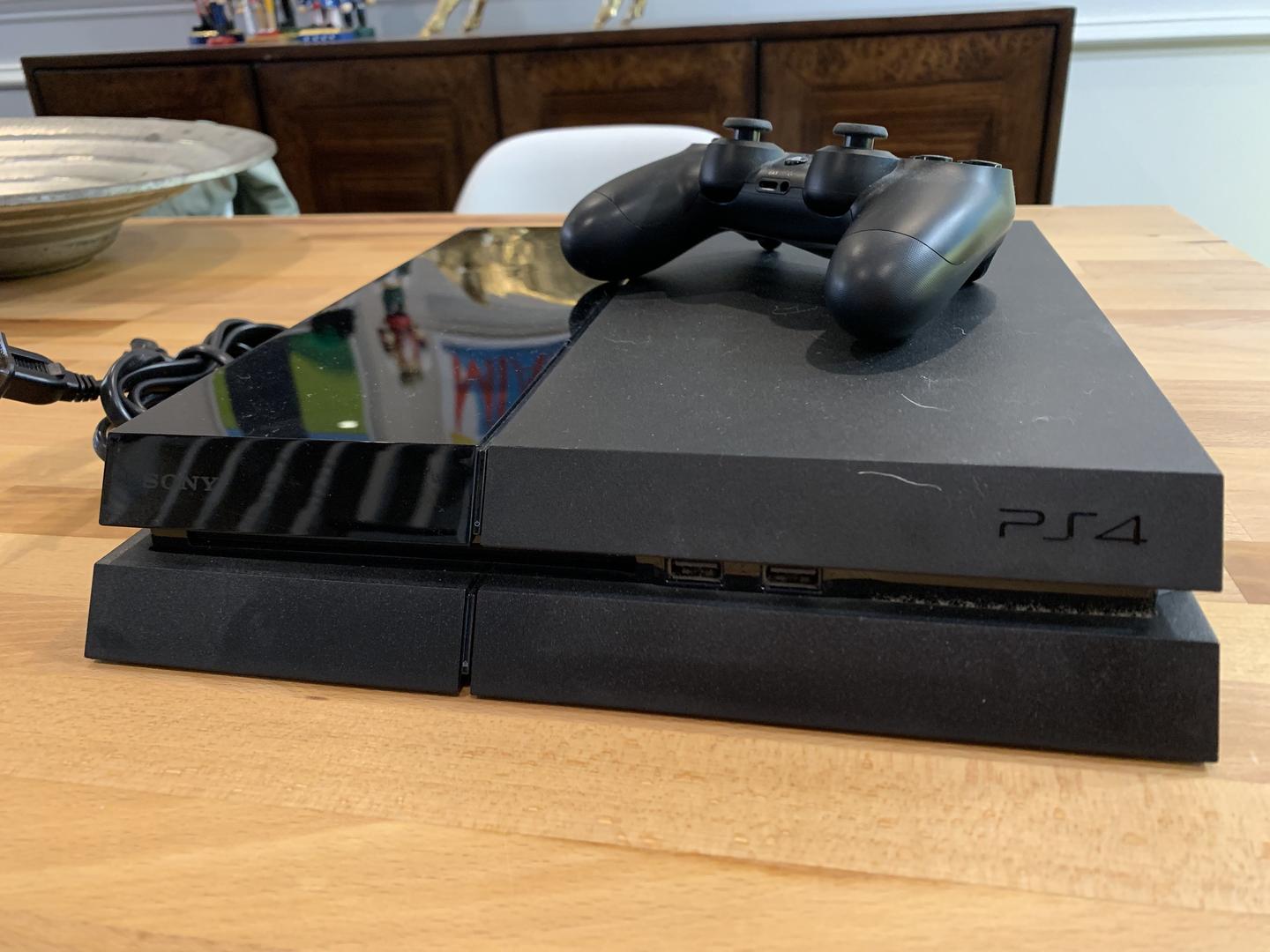 PlayStation 4 - Black, 500GB, Standard - LRNZ66307 - Swappa