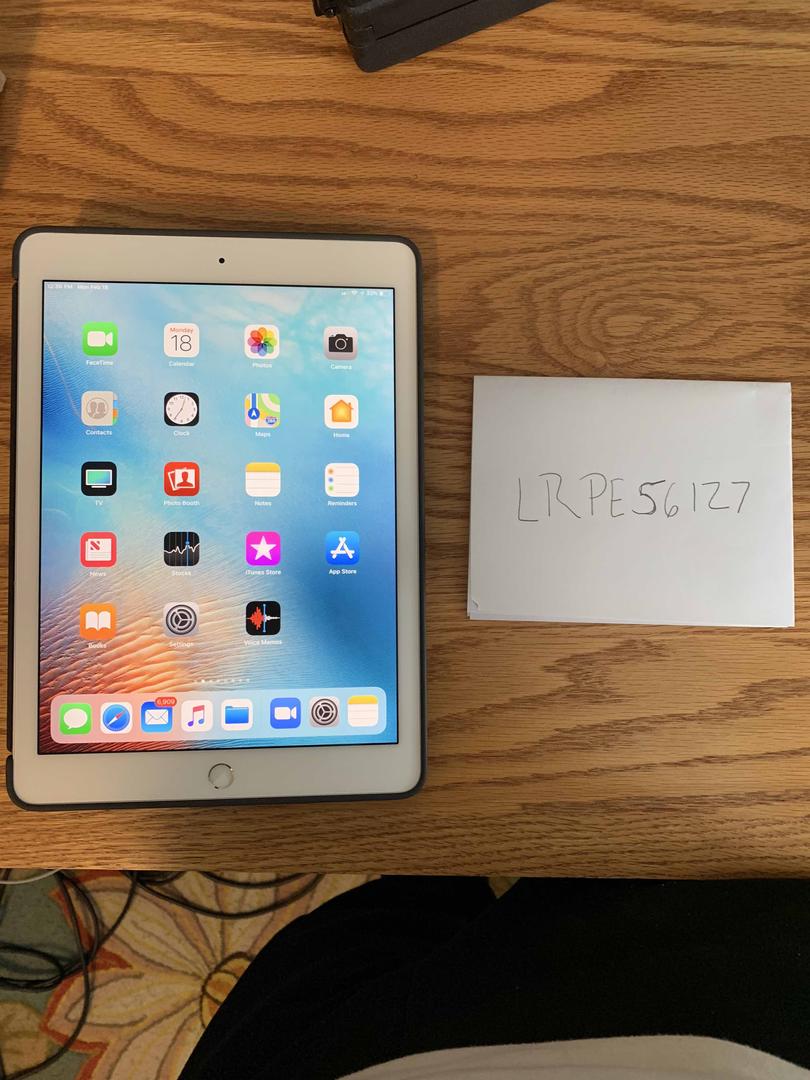 Apple iPad Pro 9.7" - Unlocked, Silver, 128GB, A1674 - LRPE56127 - Swappa