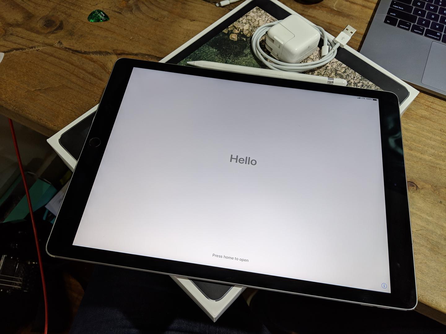 Apple iPad Pro 12.9" 2nd Gen 2017 - AT&T, Gray, 256GB - LRPM55389 - Swappa