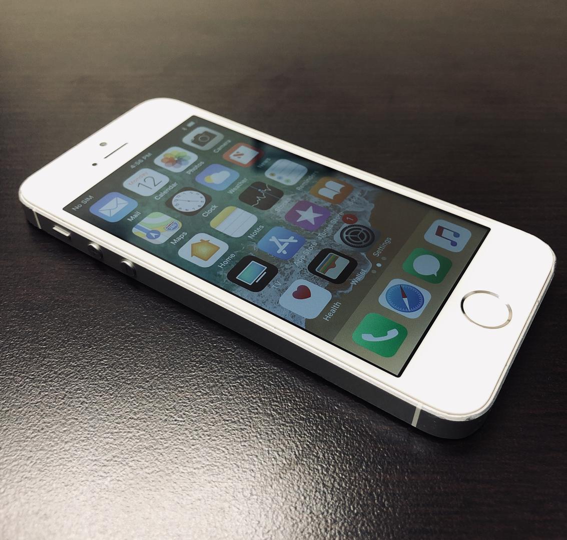 Apple iPhone SE 1st Gen 2016 - Unlocked, Silver, 128GB, A1662 ...