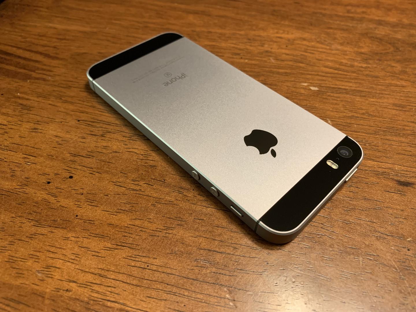 Apple iPhone SE 1st Gen 2016 - Unlocked, Grey, 16GB, A1662 - LRQO87562 ...