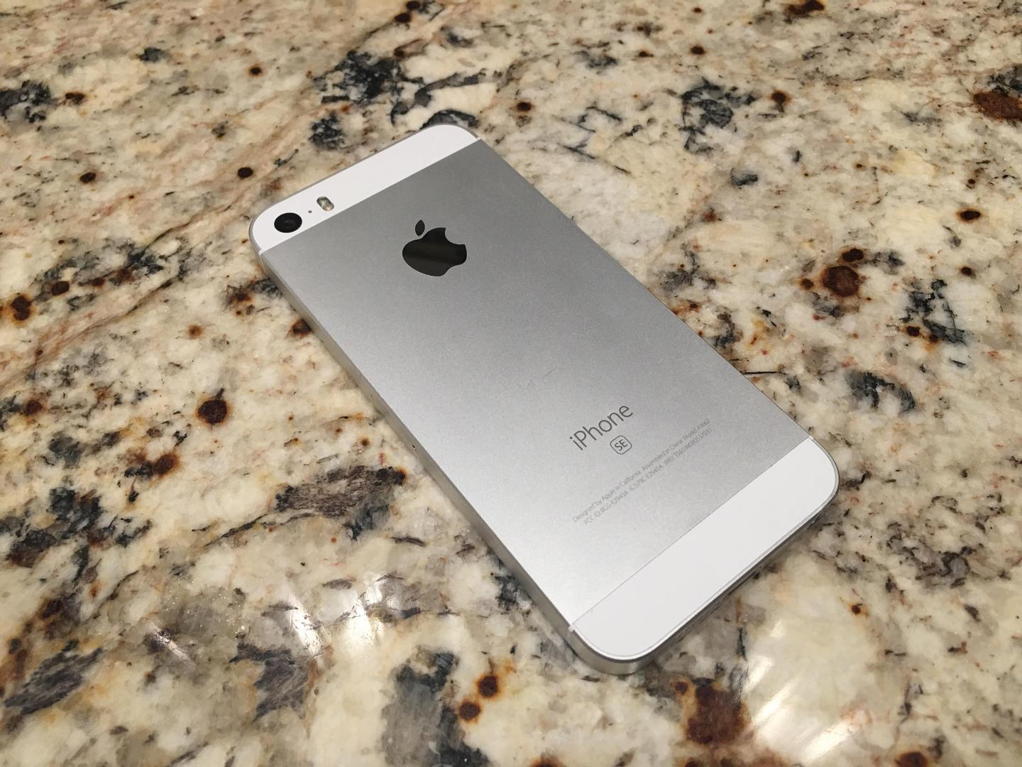 Apple iPhone SE 1st Gen 2016 - Verizon Prepaid, Silver, 32GB, A1662 ...