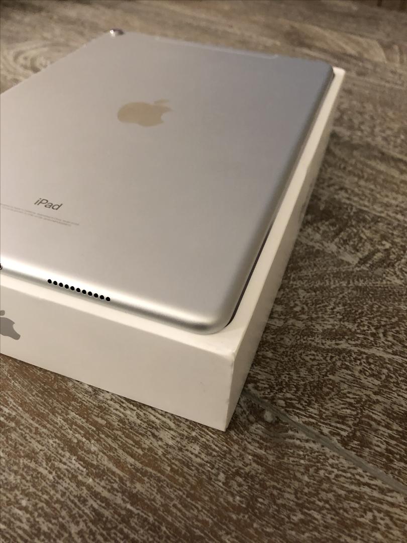 Apple iPad Pro 10.5" - Unlocked, Silver, 512GB - LRRI62990 - Swappa
