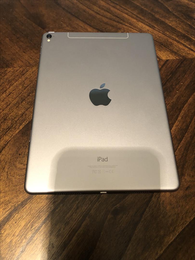 Apple iPad Pro 9.7" - Unlocked, Gray, 128GB, A1674 - LRRL64771 - Swappa
