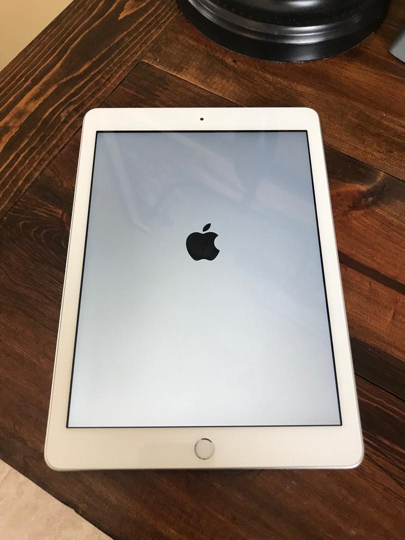 Apple iPad 6th Gen - Wi-Fi, Silver, 128GB, A1893 - LRSP89887 - Swappa