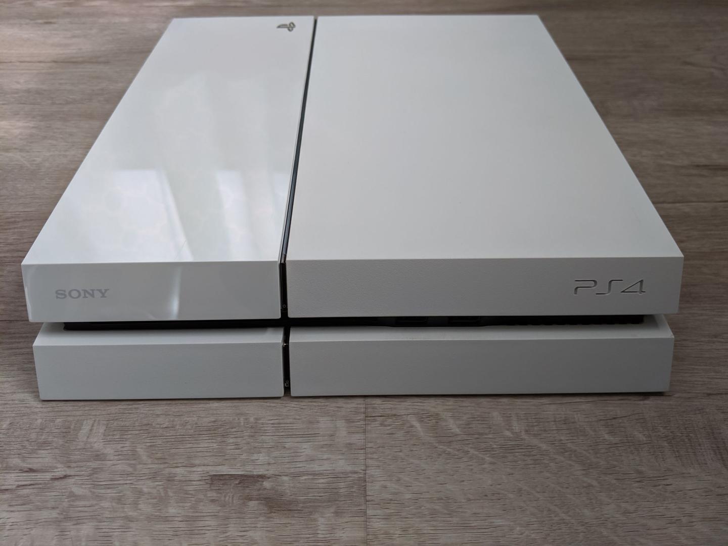 PlayStation 4 - White, 500GB, Standard - LRTQ42932 - Swappa