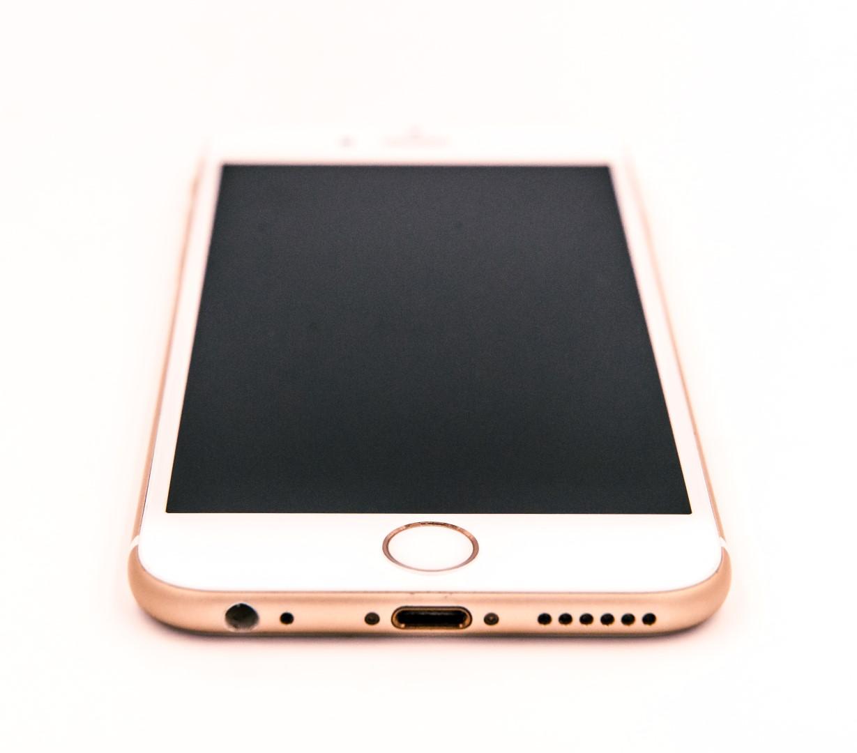 Apple iPhone 6 - Unlocked, Gold, 16GB, A1586 - LRTZ00236 - Swappa
