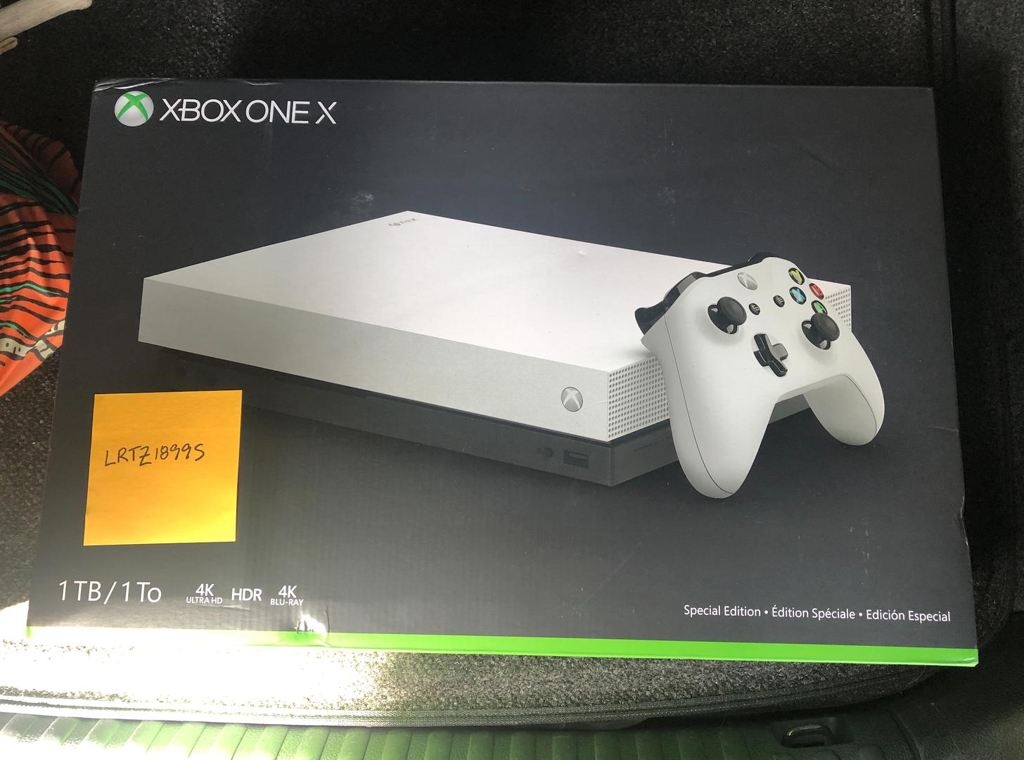 Xbox One X (2017) - White, Standard - LRTZ18995 - Swappa