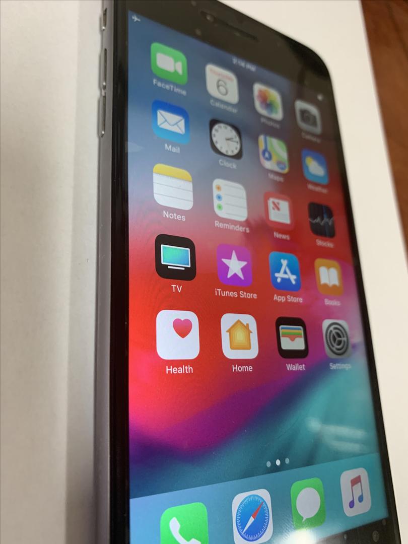 Apple iPhone 6 Plus - Unlocked, Gray, 64GB, A1522 - LRUB43792 - Swappa