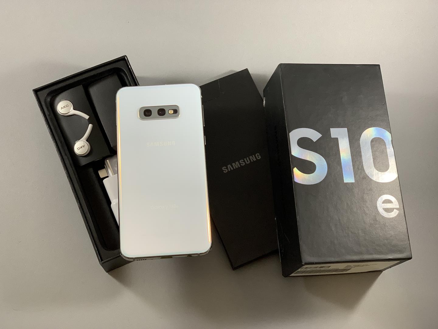 Samsung Galaxy S10e - Unlocked, White, 128GB, 6GB, SM-G970U1 ...