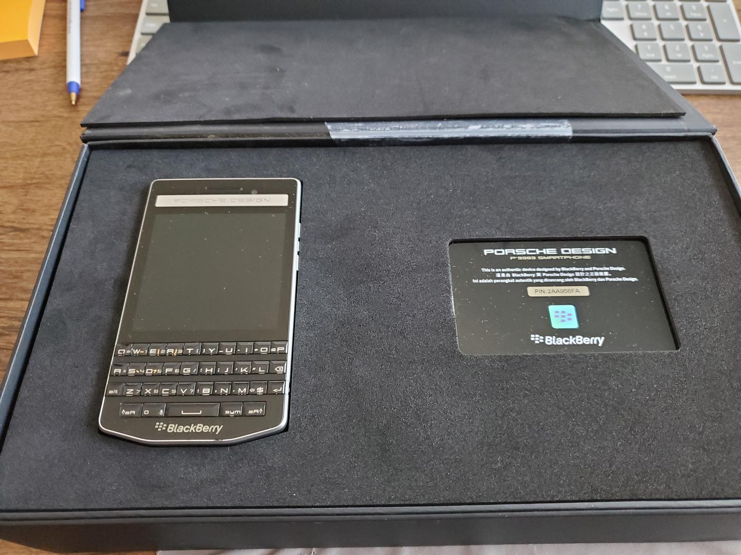 Blackberry P9983 Porsche Design (GSM Only) - Unlocked, Black, 64GB, 2GB ...