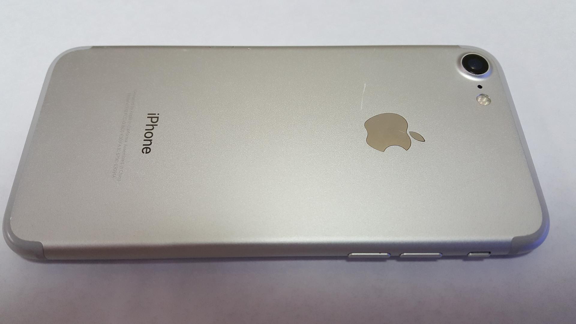 Apple iPhone 7 - Unlocked, Silver, 32GB, A1660 - LRYE17533 - Swappa