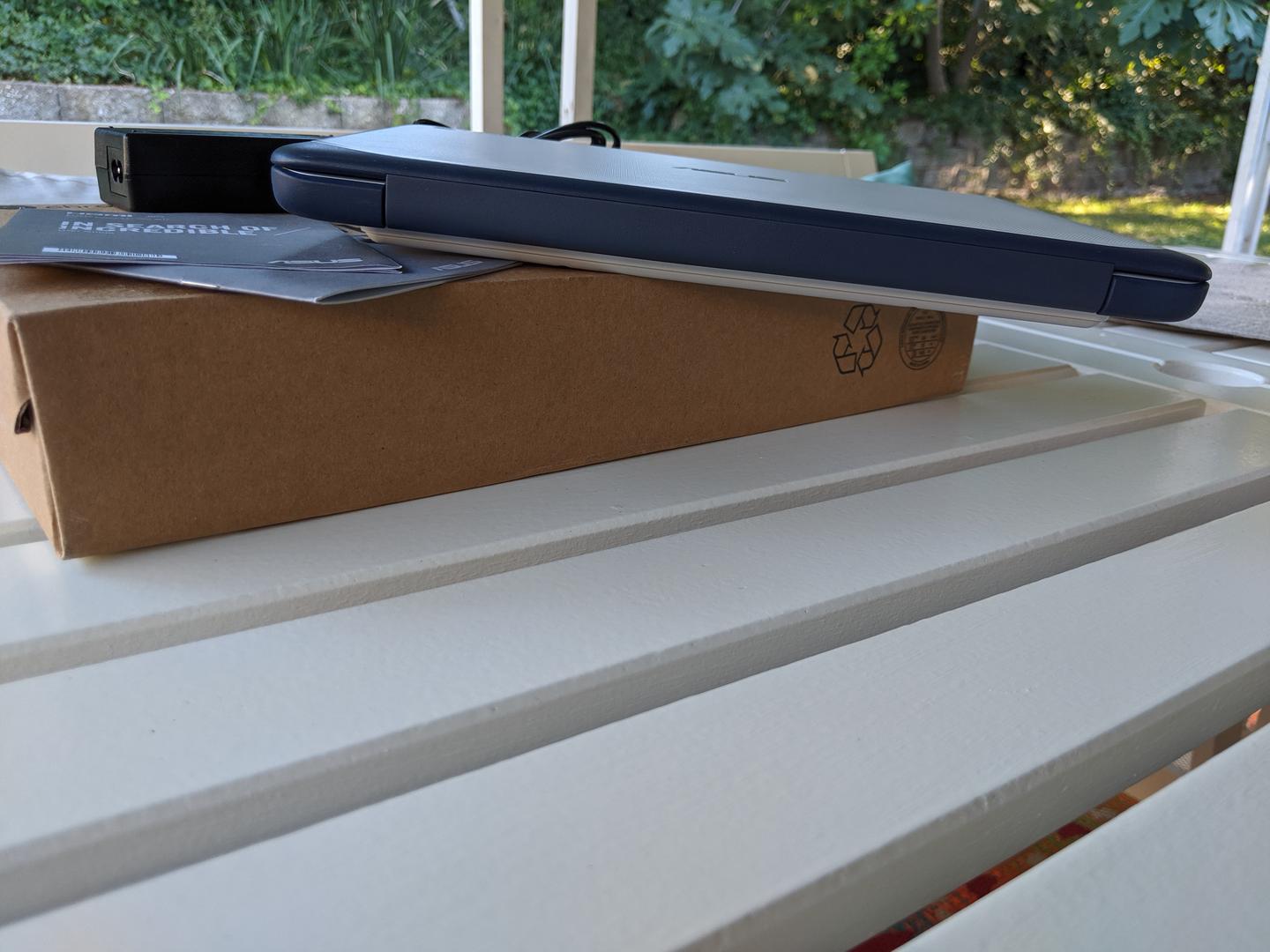 Asus Chromebook C202S - Navy Blue, 16GB, 4GB - LRYP52521 - Swappa