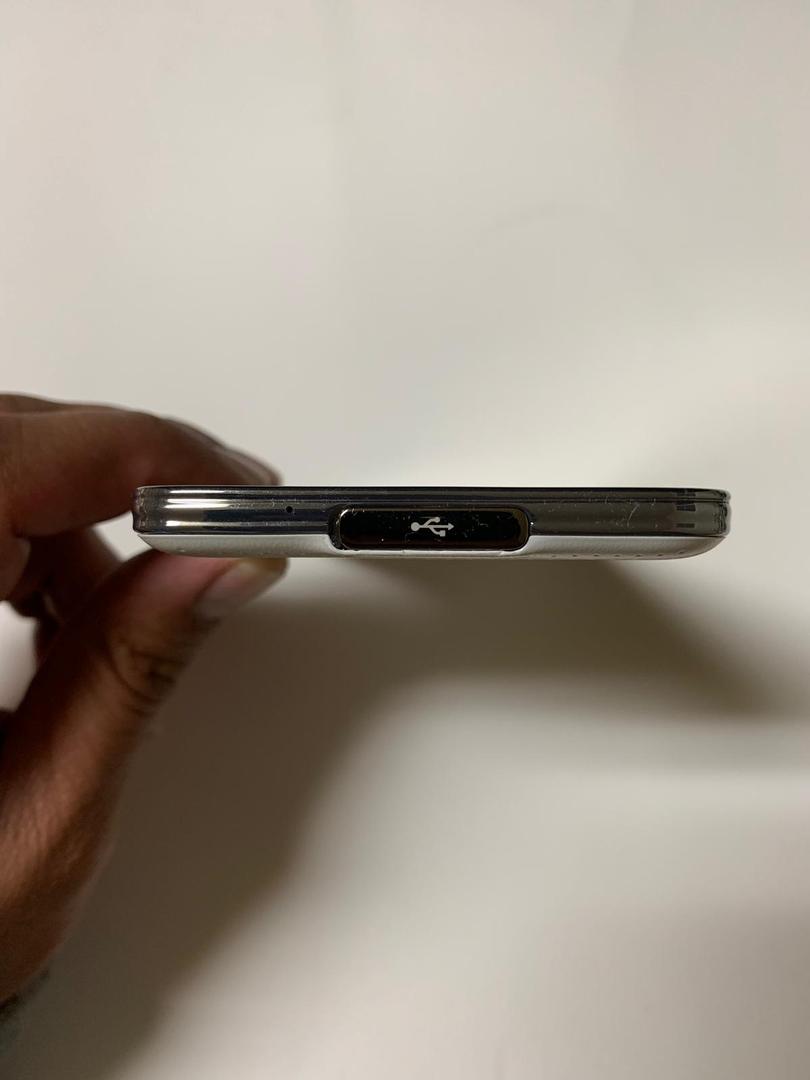 Samsung Galaxy S5 (T-Mobile) [SM-G900T] - White, 16 GB - LTMX08452 - Swappa