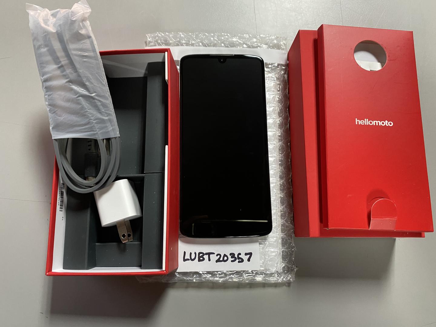 Moto Z4 - Verizon, White, 128GB, 4GB - LUBT20357 - Swappa