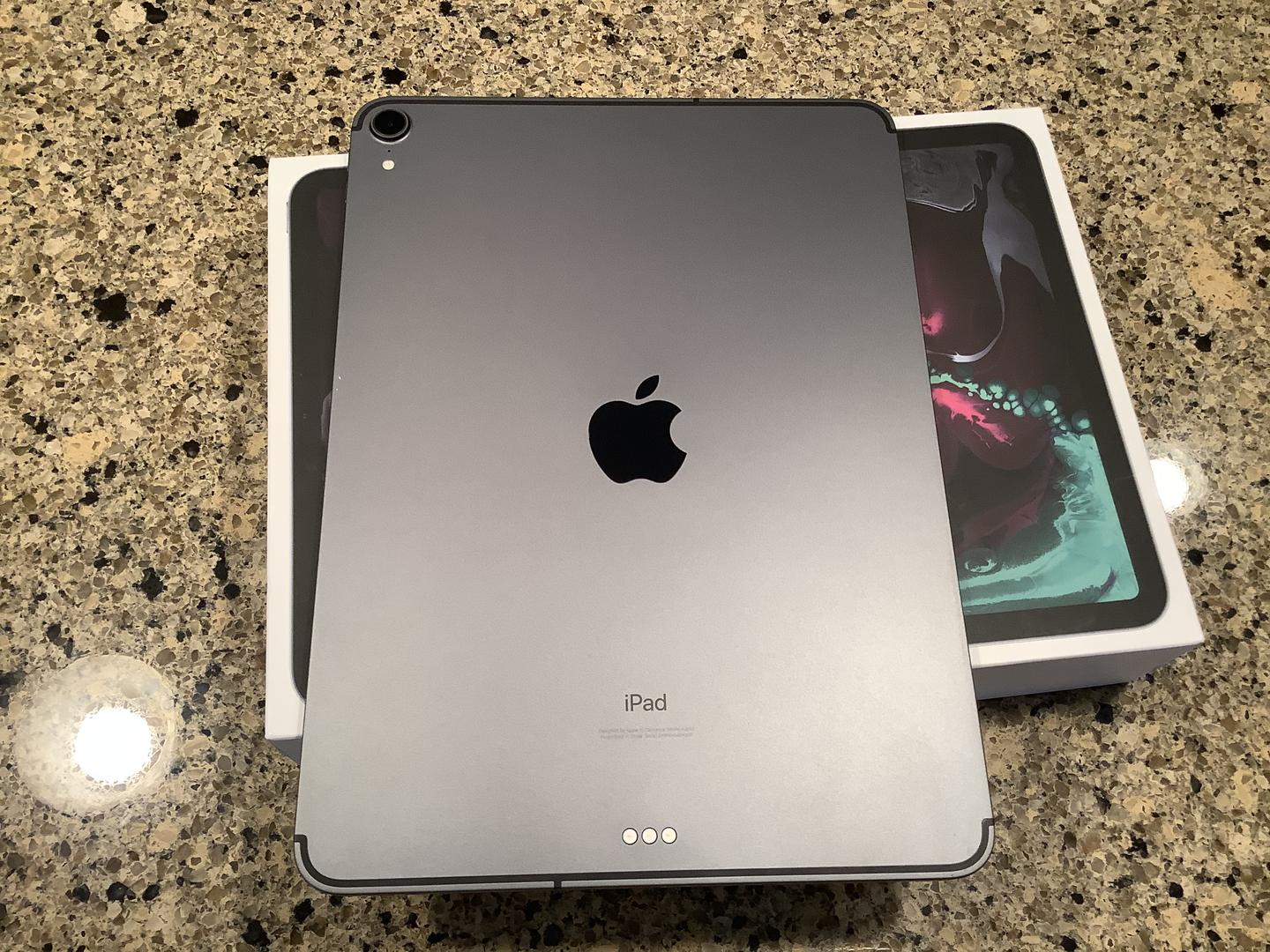 Apple iPad Pro 11" 2018 - Unlocked, Gray, 512GB, A2013 - LUCI43227 - Swappa