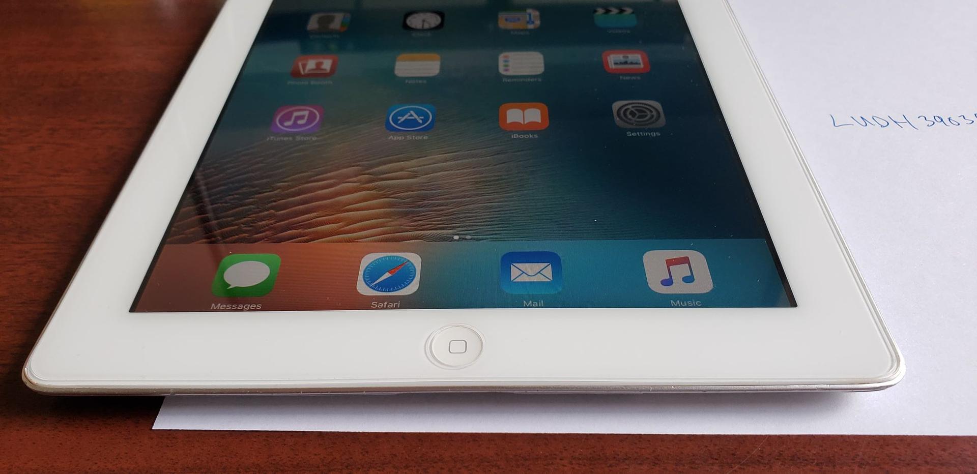 Apple iPad 2 - Unlocked, White, 64GB - LUDH39035 - Swappa