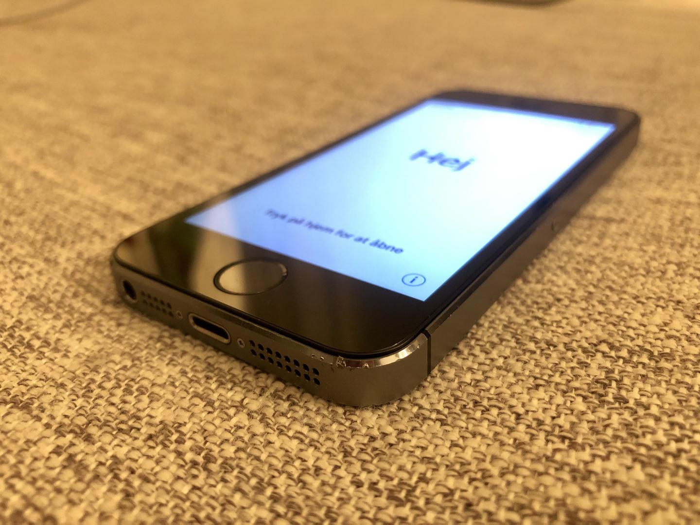 Apple iPhone 5S - AT&T, Gray, 16GB, A1533 - LUFB07143 - Swappa