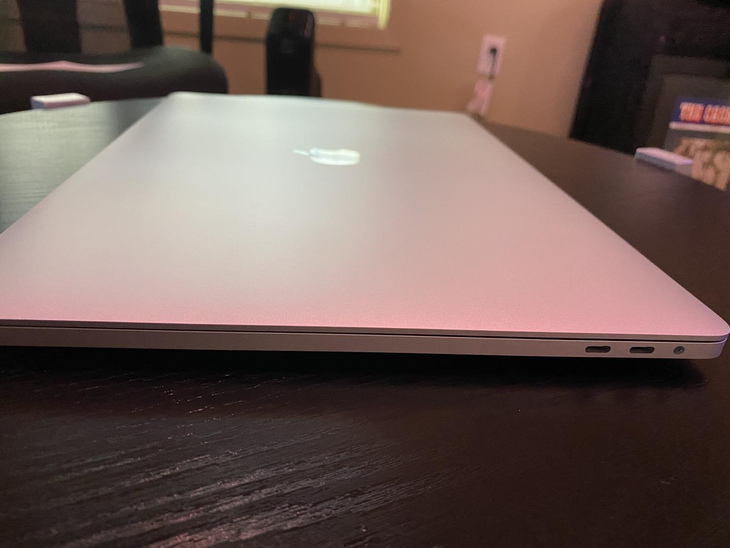 MacBook Pro 2019 - 16" - I9, Silver, 1TB, 16GB - LUME95602 - Swappa