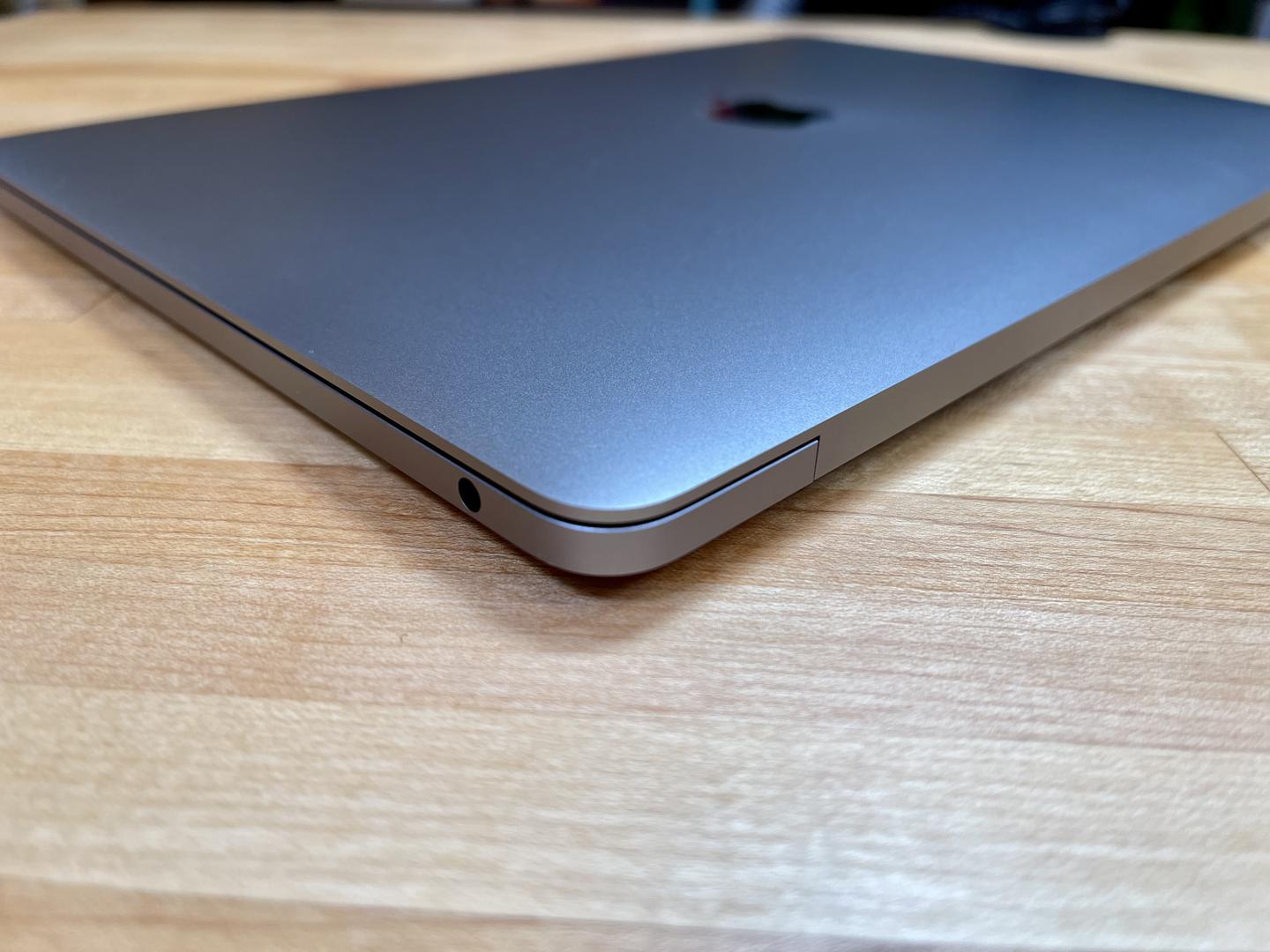 MacBook Pro 2020 - 13" - Apple M1, Gray, 1TB, 16GB - LVAP27153 - Swappa