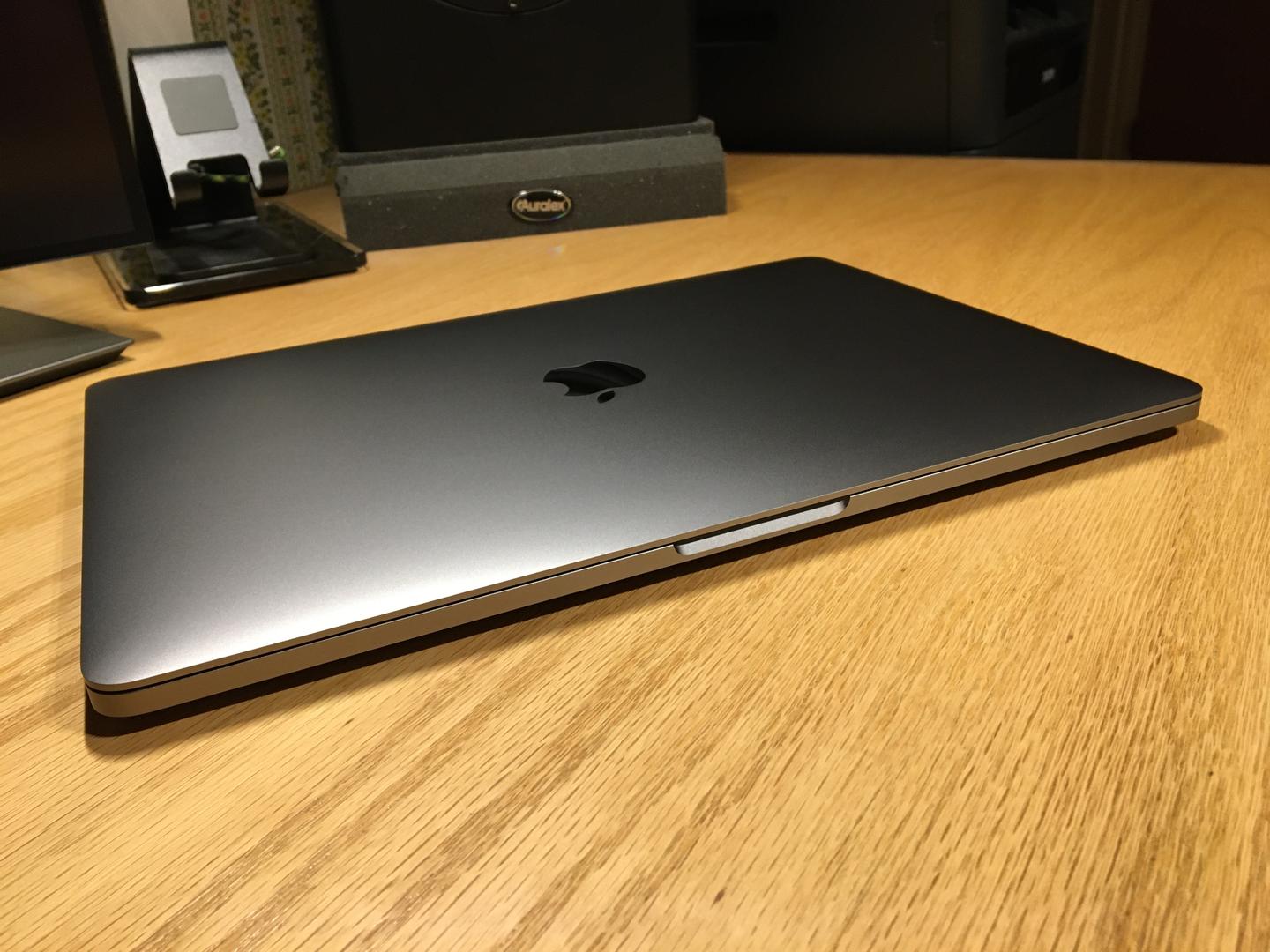 MacBook Pro 2020 - 13" - I5, Gray, 1TB, 16GB - LVAP75410 - Swappa