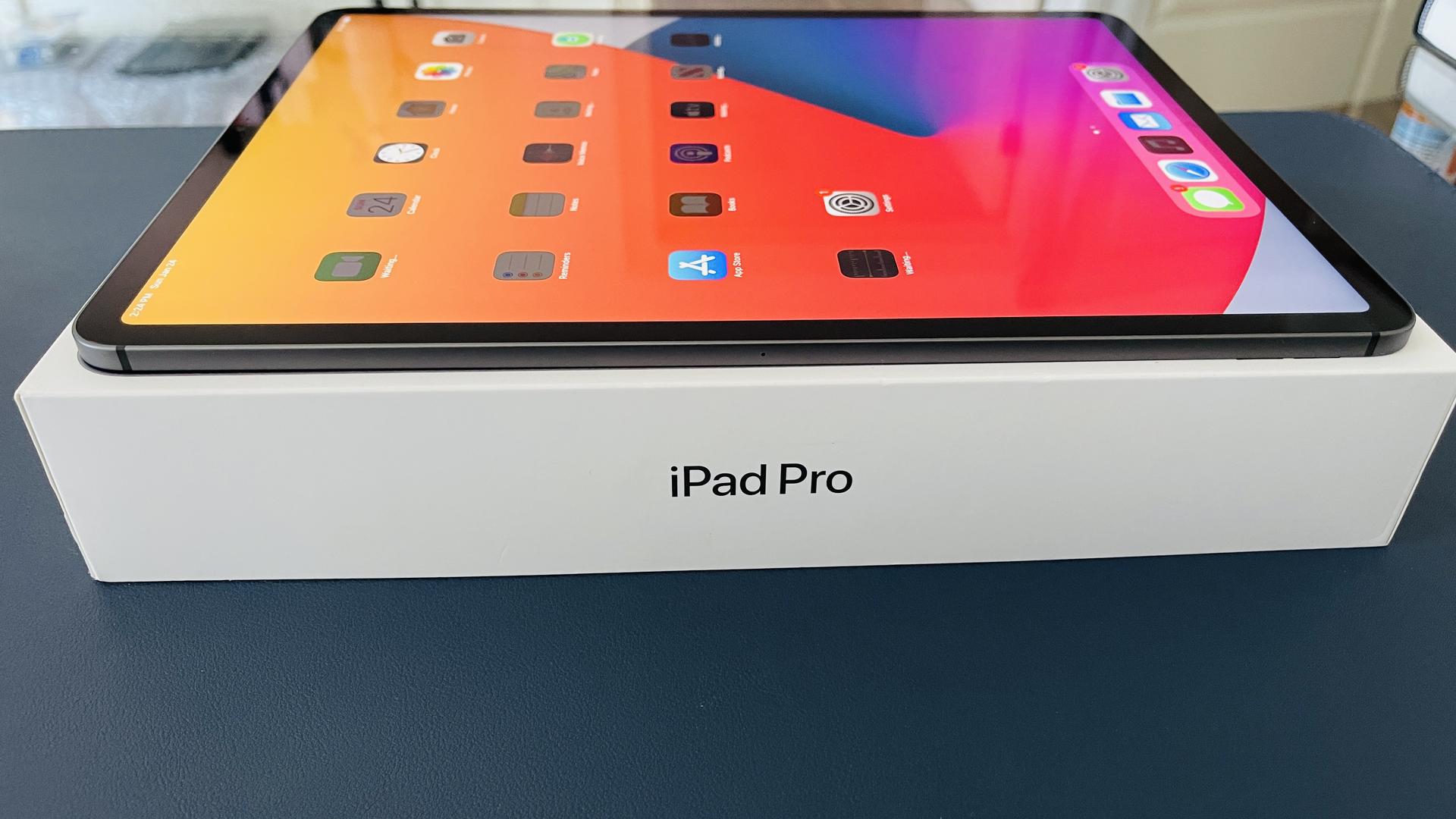 Apple iPad Pro 12.9" 4th Gen 2020 - Unlocked, Gray, 128GB, A2069 ...