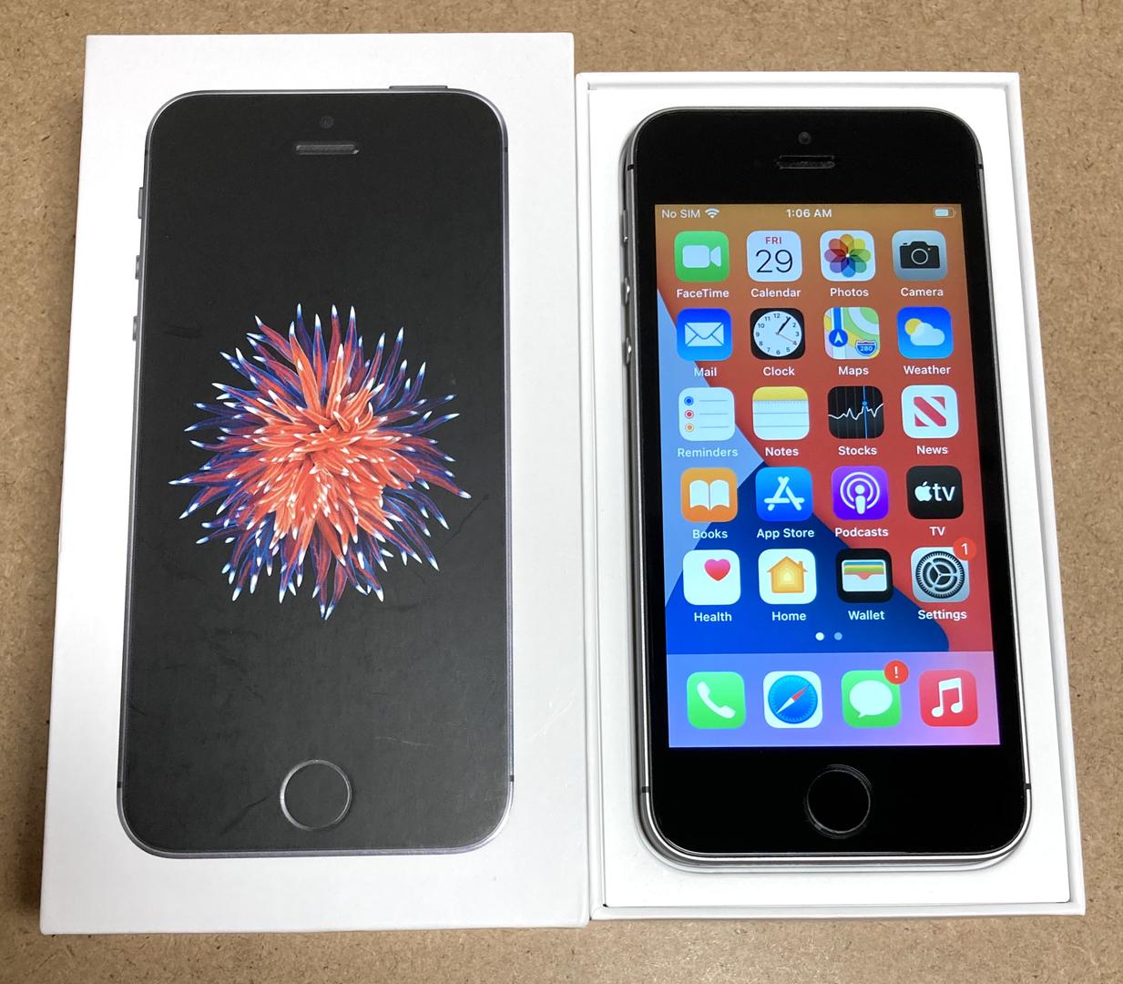 Apple iPhone SE 1st Gen 2016 - Cricket, Grey, 32GB, A1662 - LVBD28952 ...