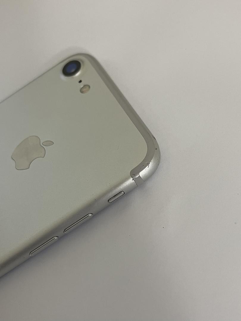 Apple iPhone 7 - Unlocked, Silver, 32GB, A1778, GSM - LVLH39445 - Swappa
