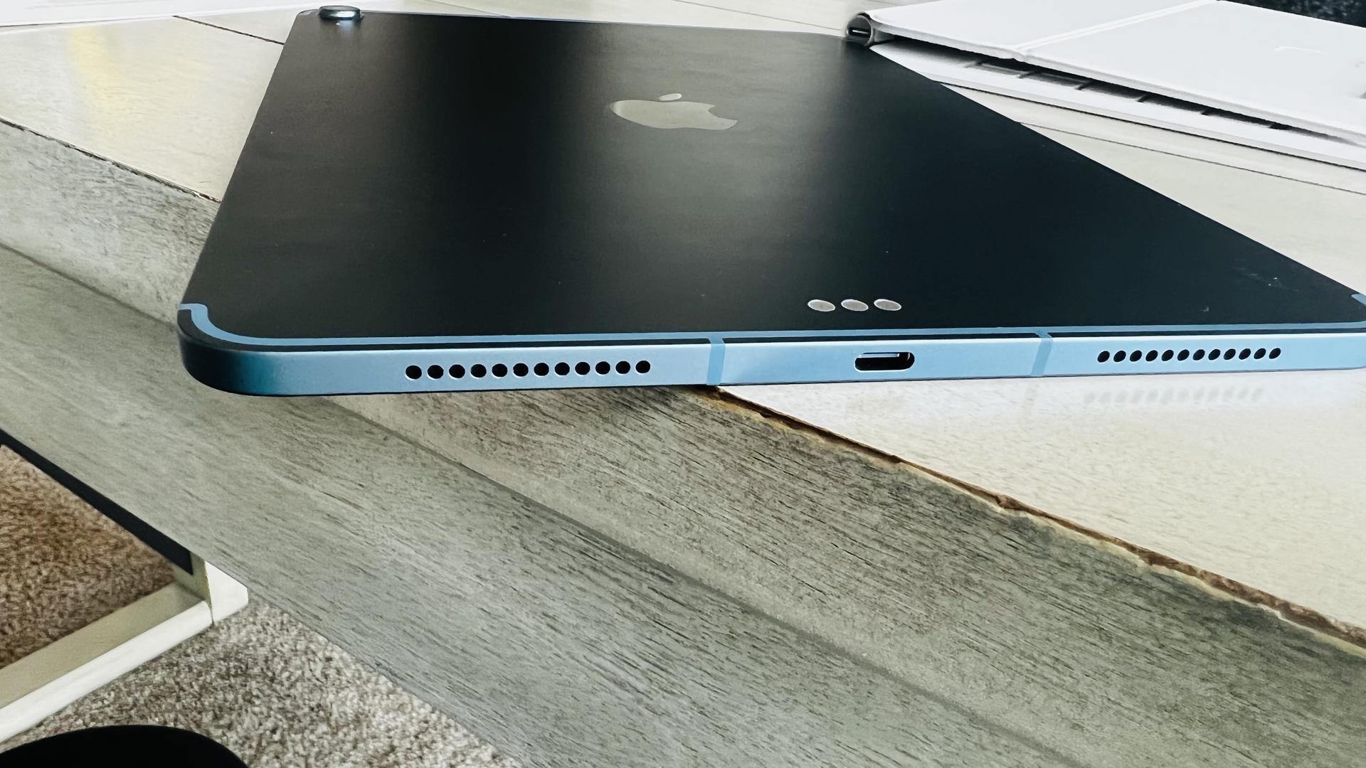 Apple iPad Air 5th Gen - Unlocked, Blue, 256GB, A2589 - LWHJ37006 - Swappa