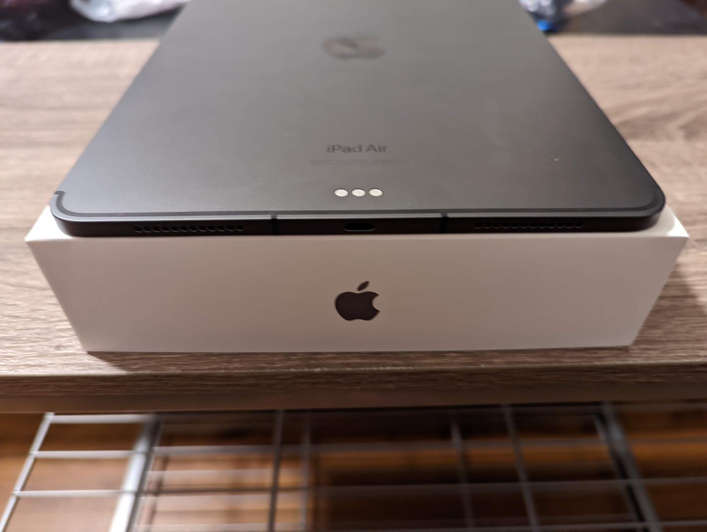 Apple iPad Air 5th Gen - Unlocked, Gray, 64GB, A2589 in Minneapolis ...