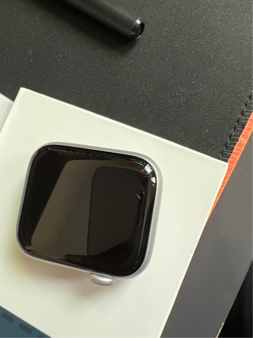 Apple Watch SE 1st Gen 40mm - Silver, A2351 - GPS, Aluminum - LWIU48384 ...
