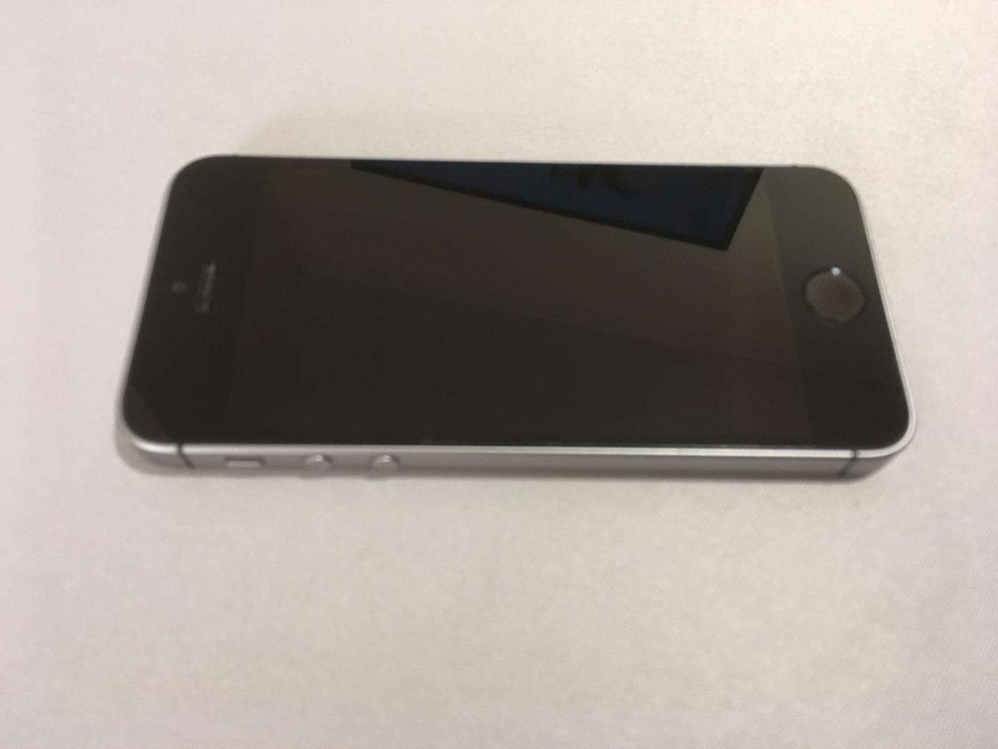 Apple iPhone SE 1st Gen 2016 - Unlocked, Grey, 32GB, A1662 - LWJD25754 ...