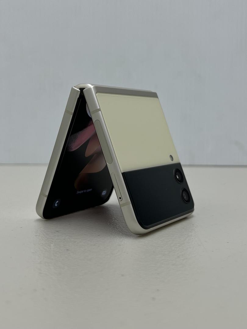 Samsung Galaxy Z Flip3 5G - Unlocked, Cream, 128GB, 8GB, SM-F711U1 ...