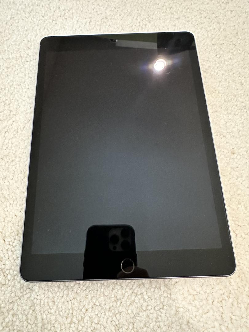 Apple iPad 8th Gen - Wi-Fi, Gray, 32GB, A2270 - LWLE00229 - Swappa