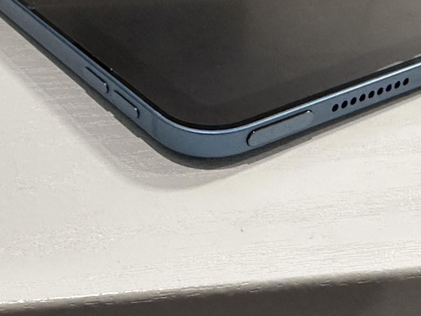 Apple iPad Air 5th Gen - Unlocked, Blue, 64GB, A2589 - LXGI49433 - Swappa